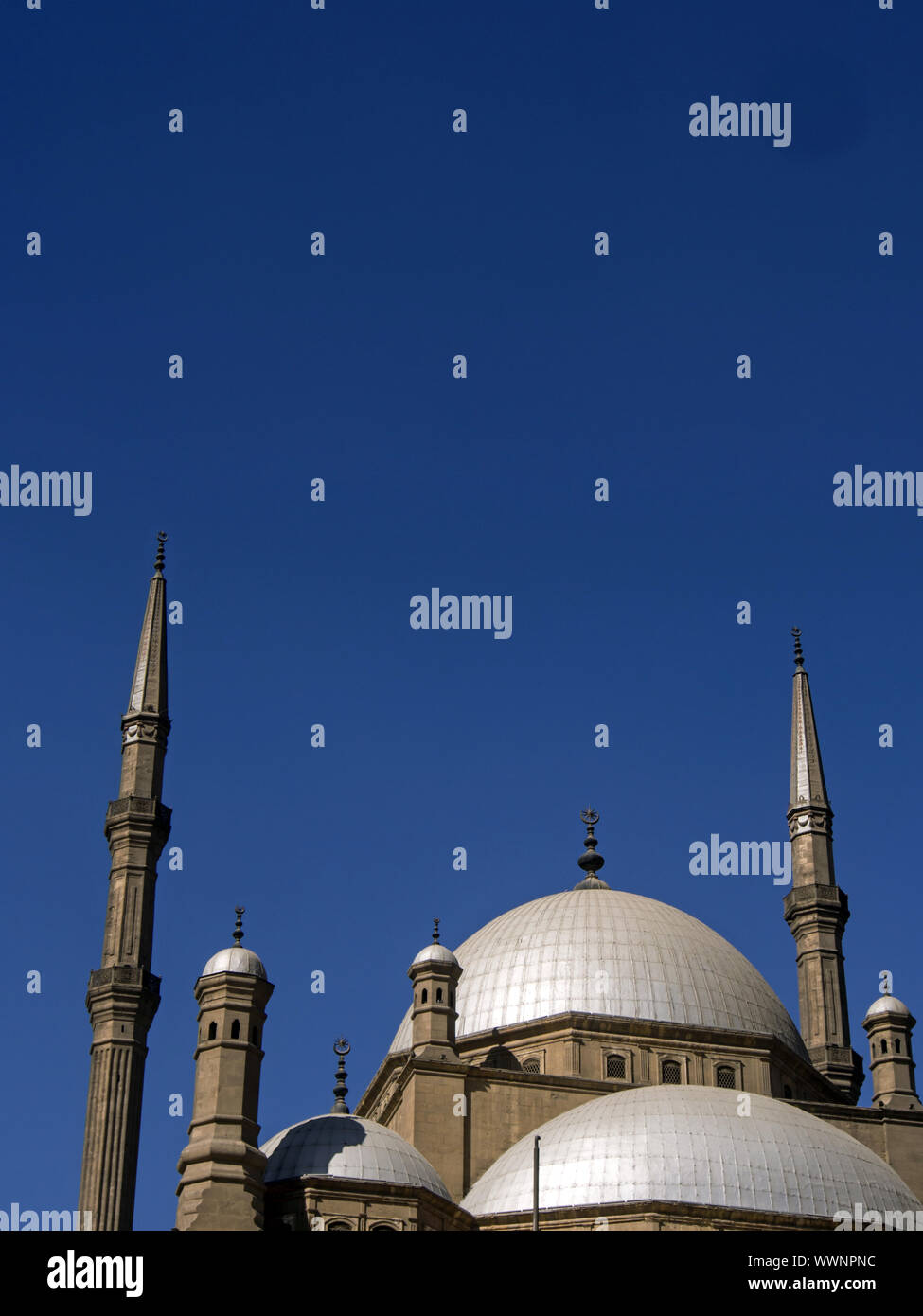 Huge mosque hi-res stock photography and images - Alamy