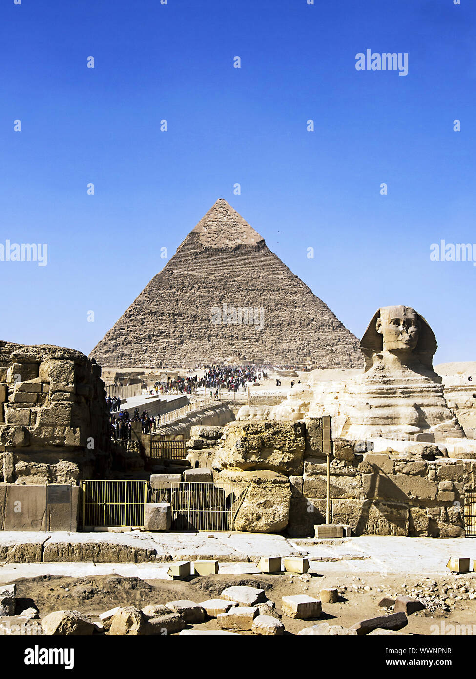 The great sphinx and pyramid hi-res stock photography and images - Alamy