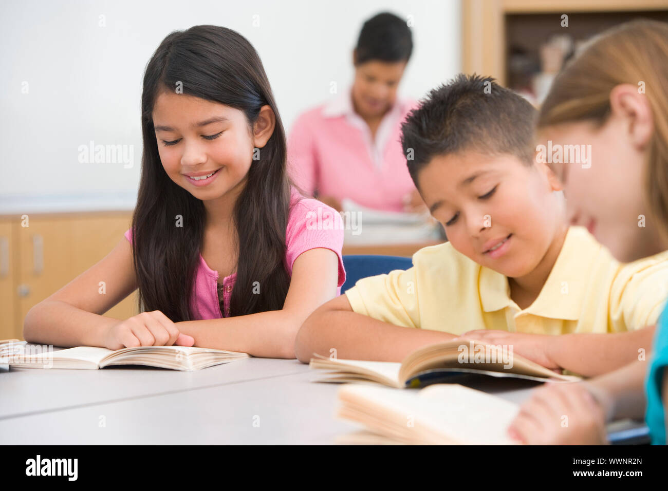 Pre schooler reading hi-res stock photography and images - Alamy