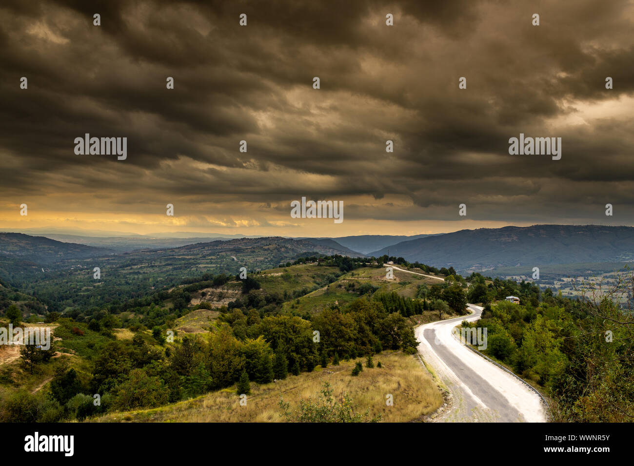 Cloudy day country road hi-res stock photography and images - Alamy