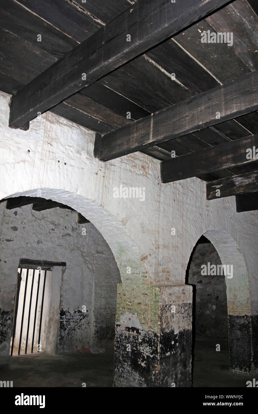 Dungeon dungeons hi-res stock photography and images - Alamy