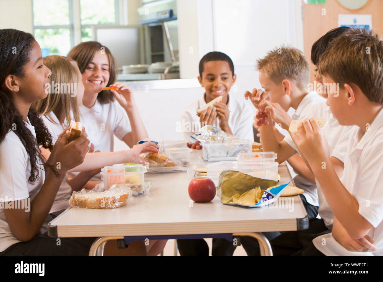 Eating cereal students hi-res stock photography and images - Alamy