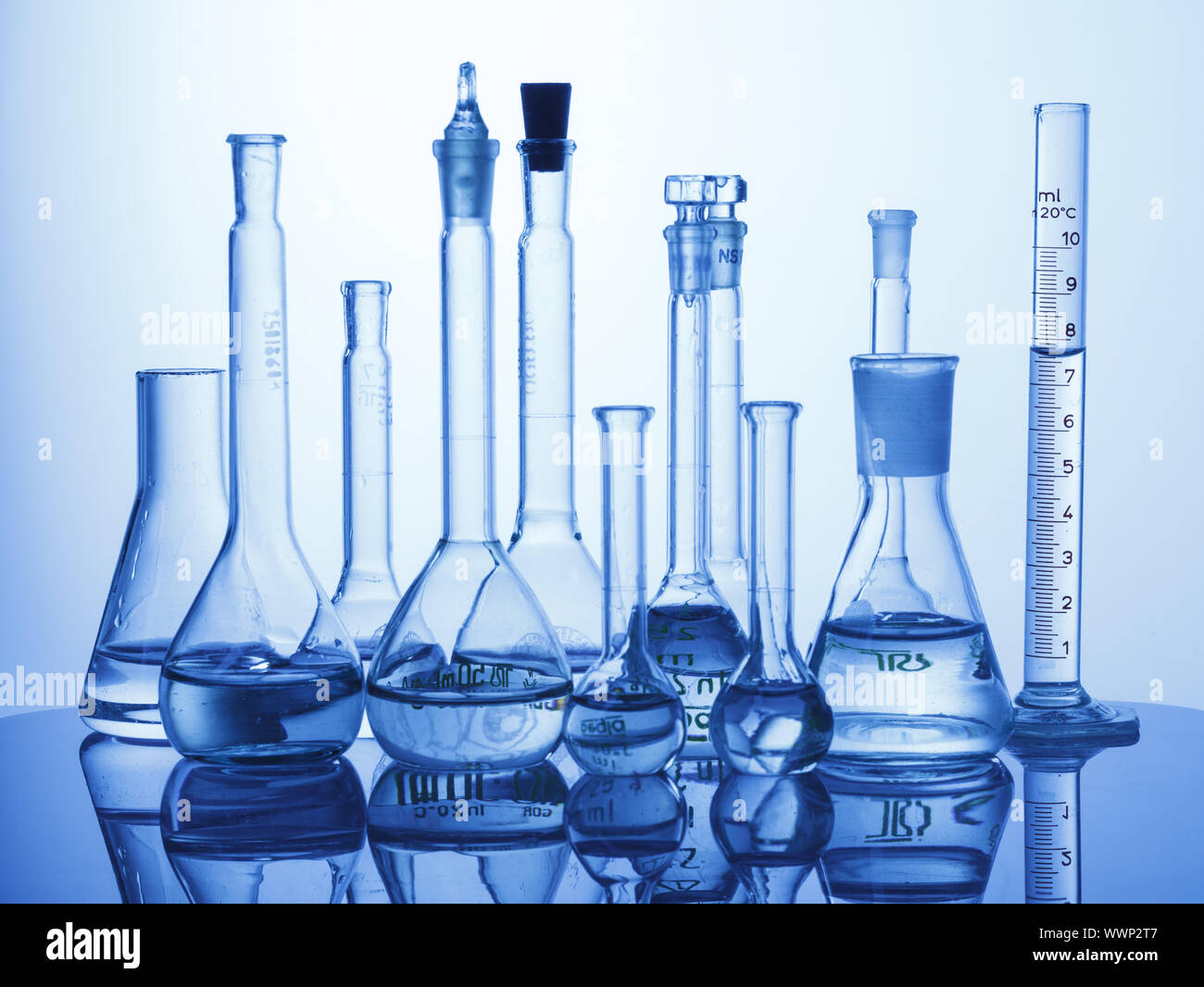 Assorted lab glassware hi-res stock photography and images - Alamy