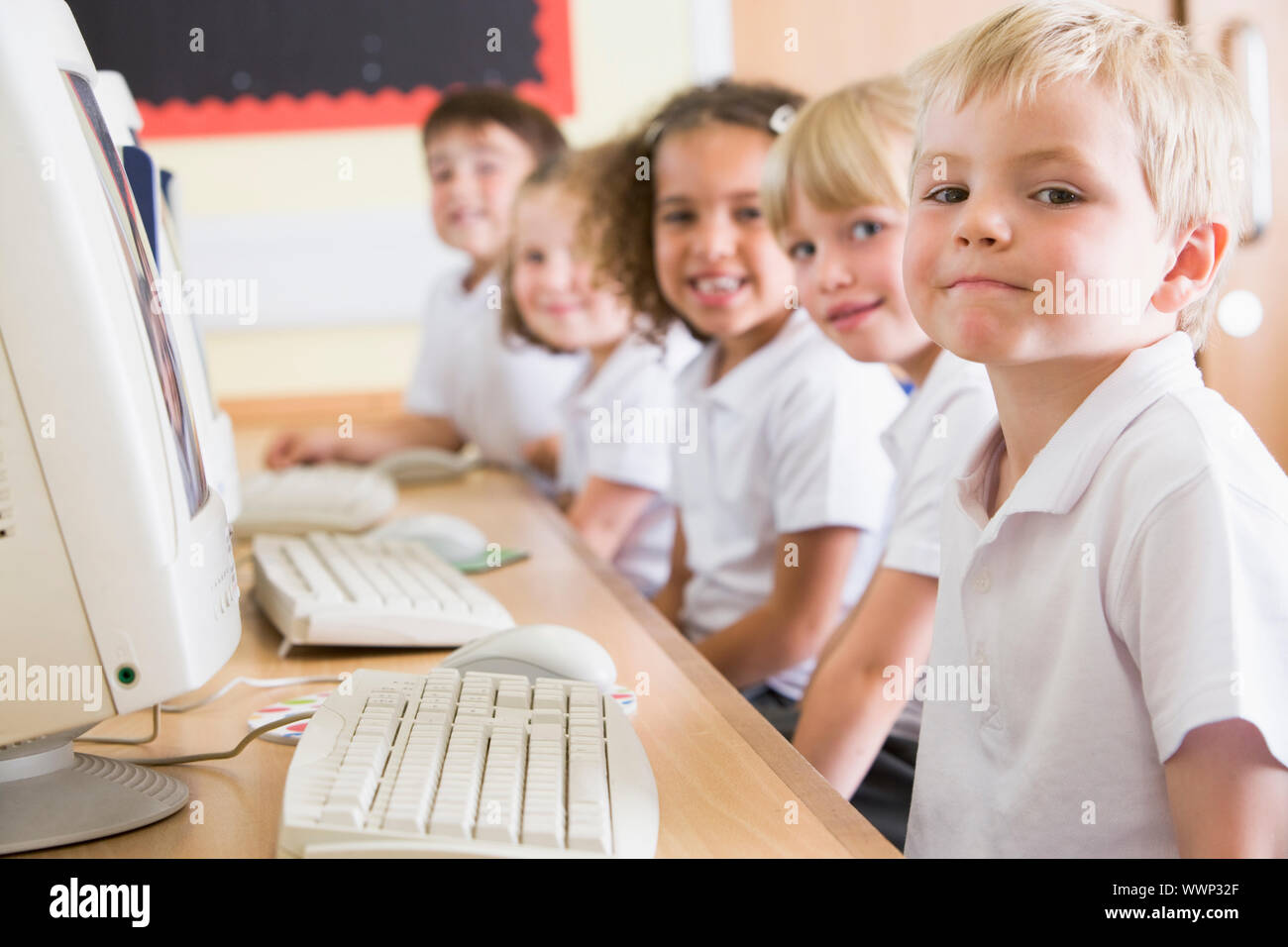 Computer centres hi-res stock photography and images - Alamy