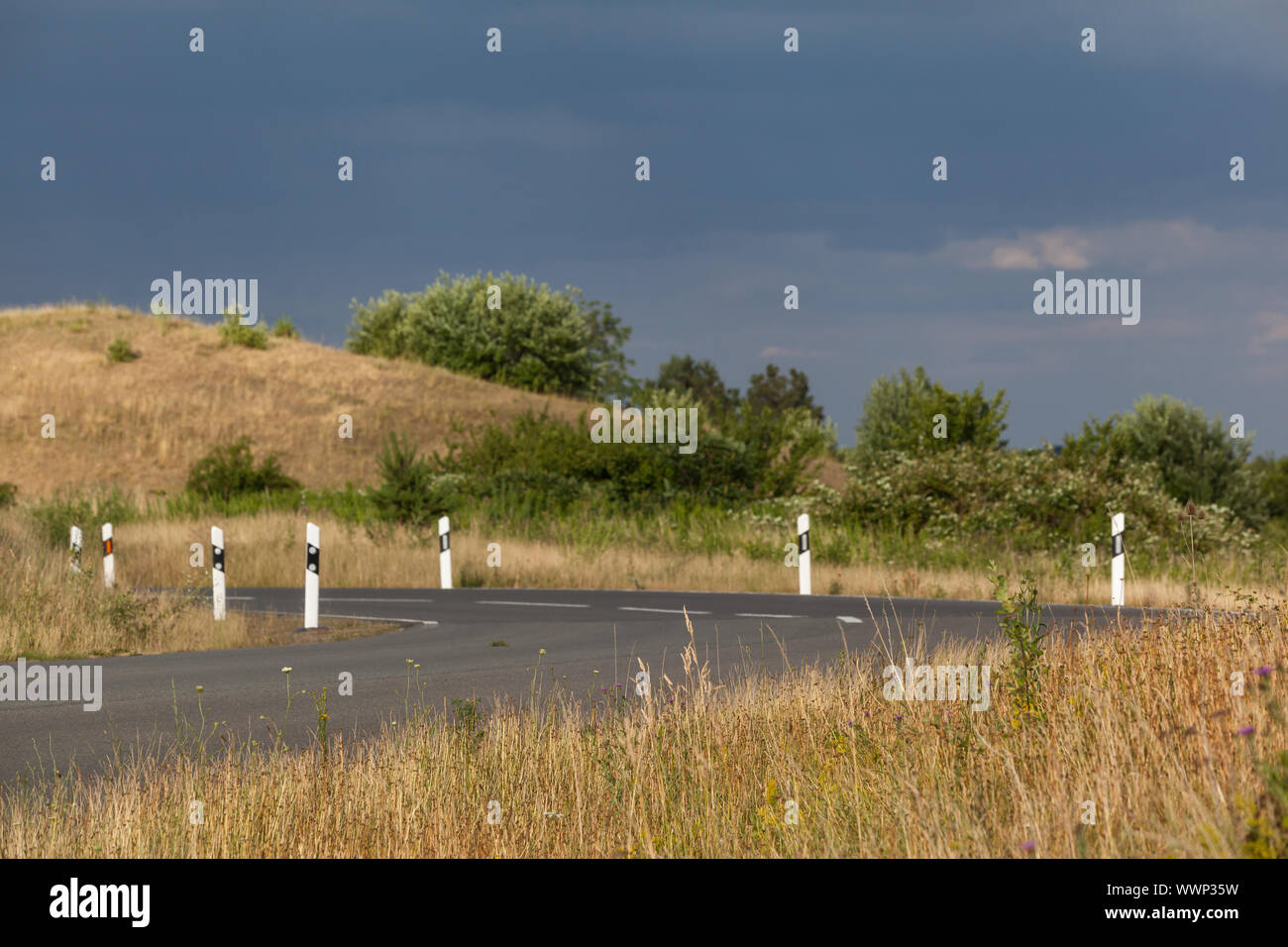 Country street hi-res stock photography and images - Alamy