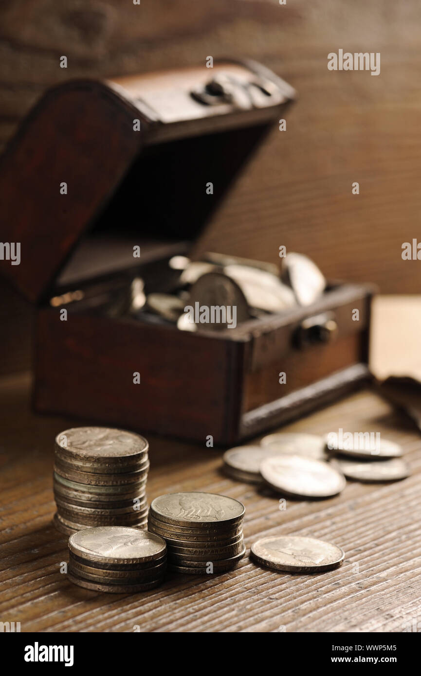 Treasure chest, old coins Stock Photo - Alamy