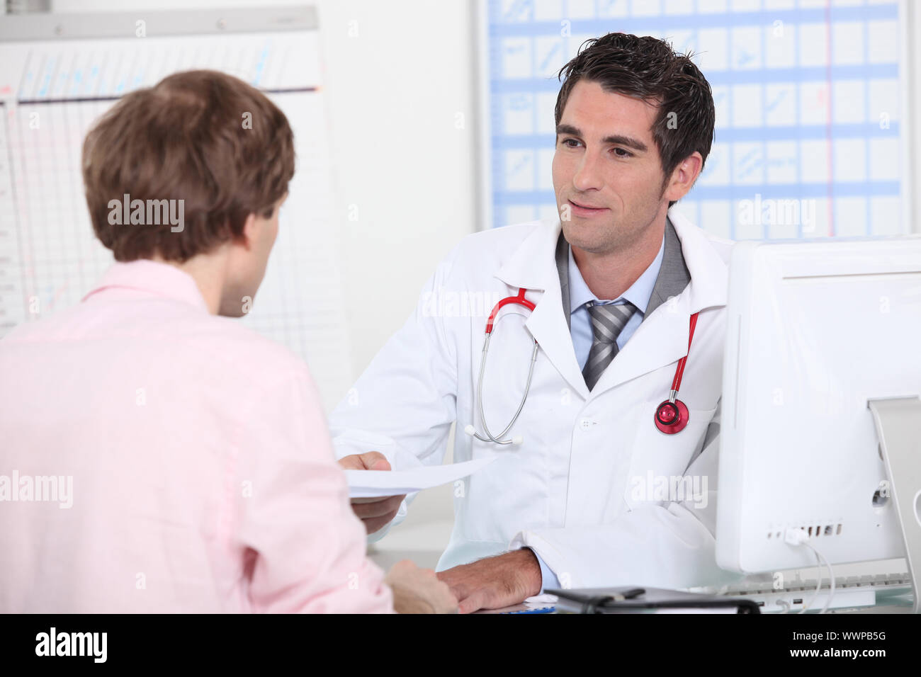 Patient doctor confidentiality hi-res stock photography and images - Alamy