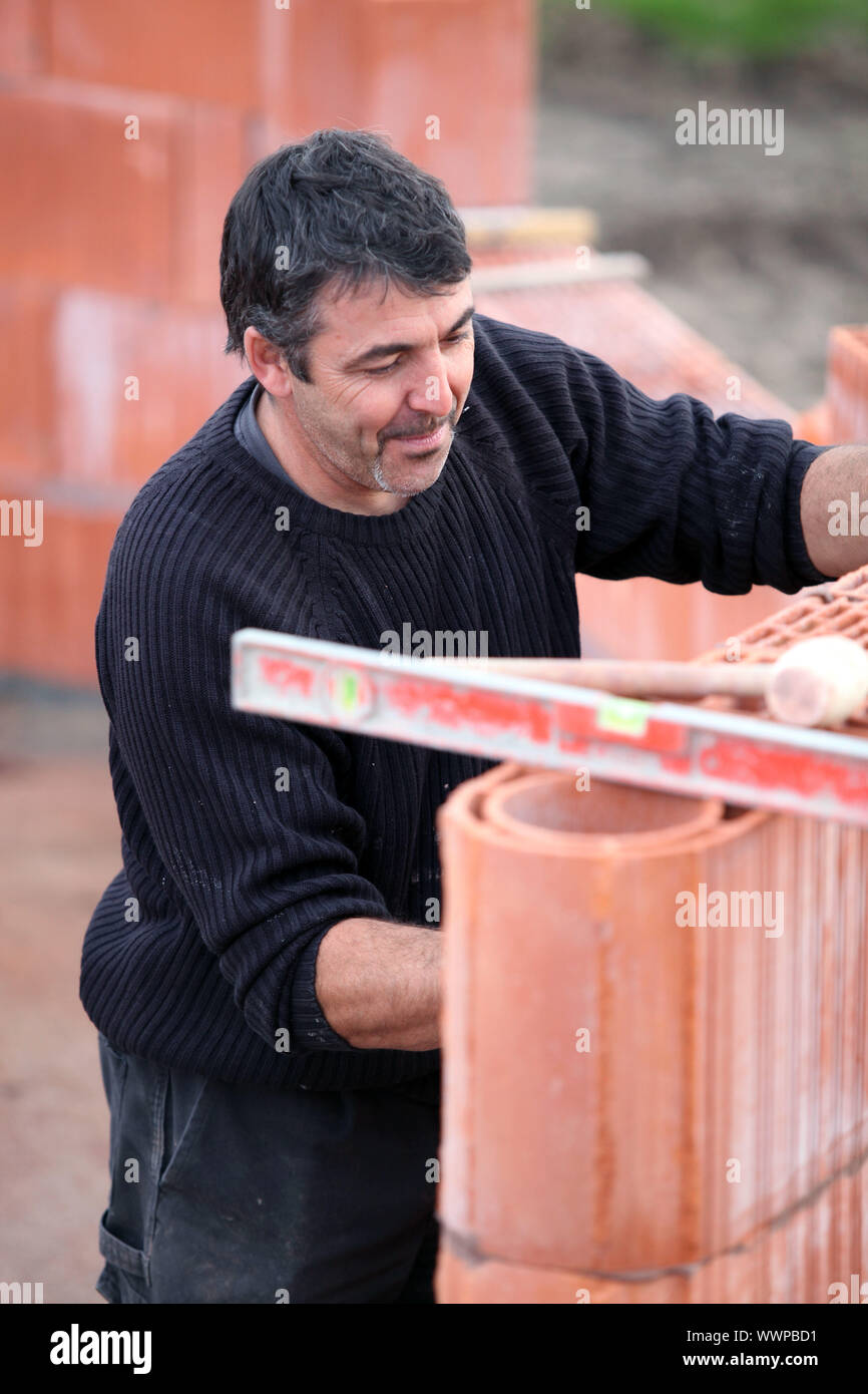 Stonemason constructing a wall Stock Photo - Alamy