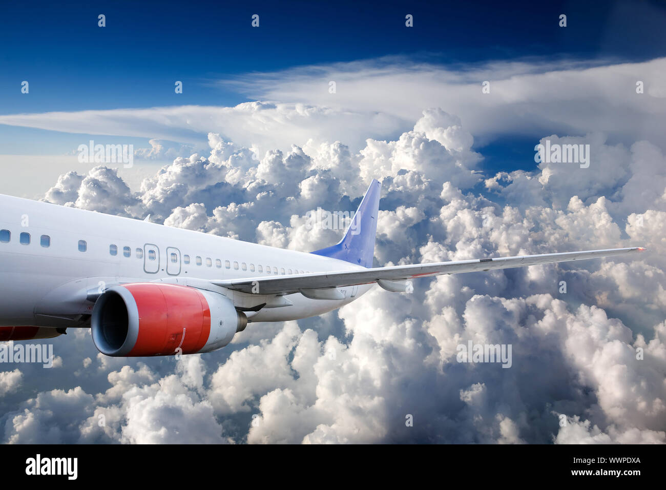 Commercial airplane in flight hi-res stock photography and images - Alamy