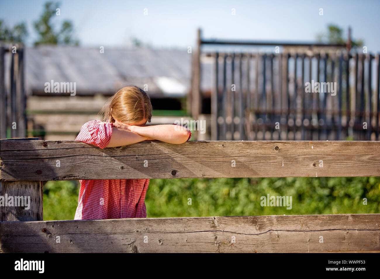 Girl farm sad hi-res stock photography and images - Alamy