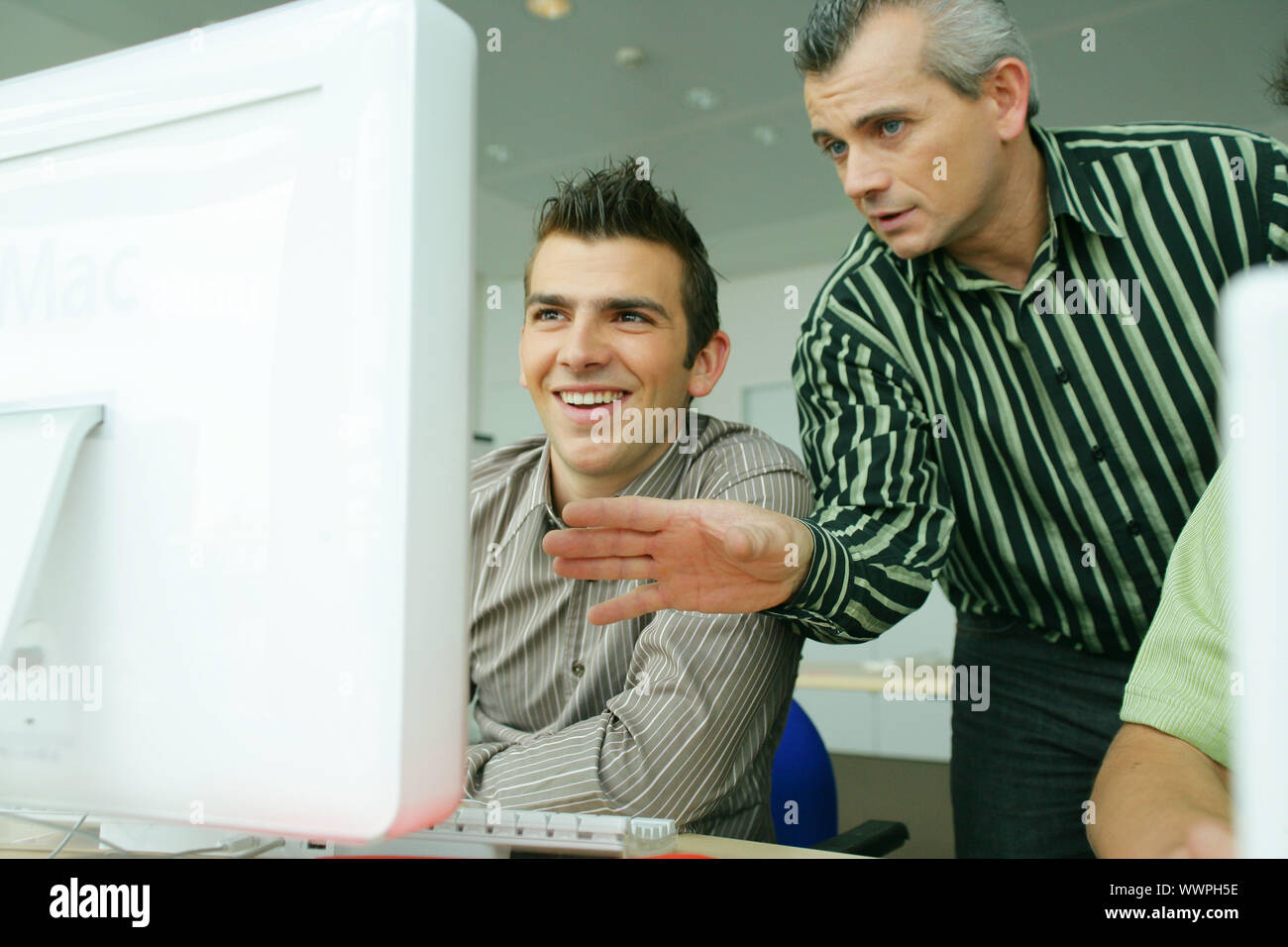 Man teaching computer skills hi-res stock photography and images - Alamy