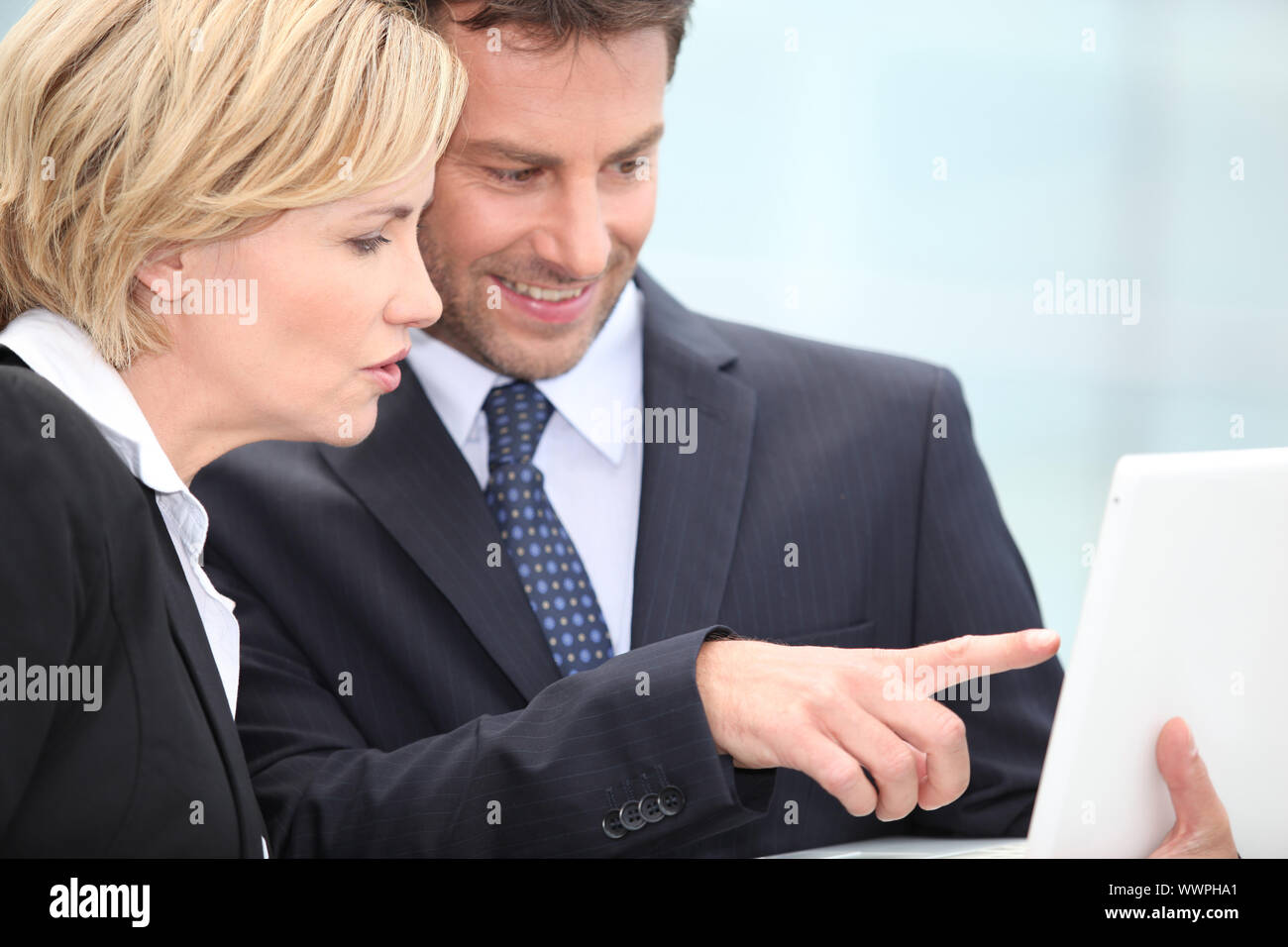 Blond woman pointing laptop screen hi-res stock photography and images ...