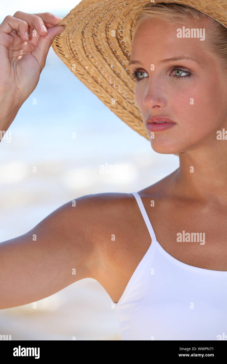 Woman wearing straw hat Stock Photo - Alamy