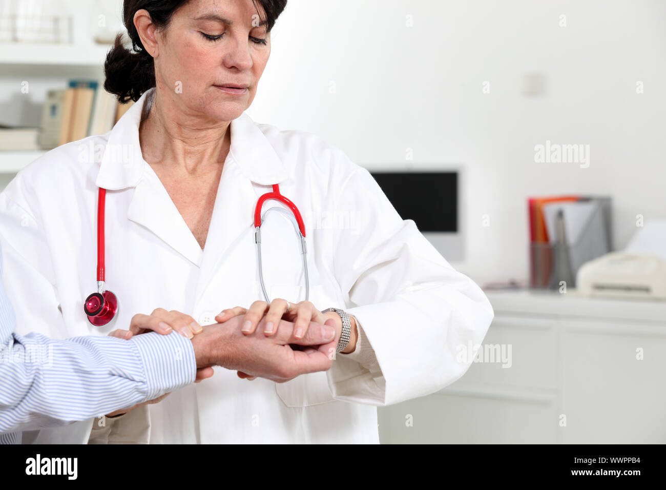 Gp checking pulse hi-res stock photography and images - Alamy