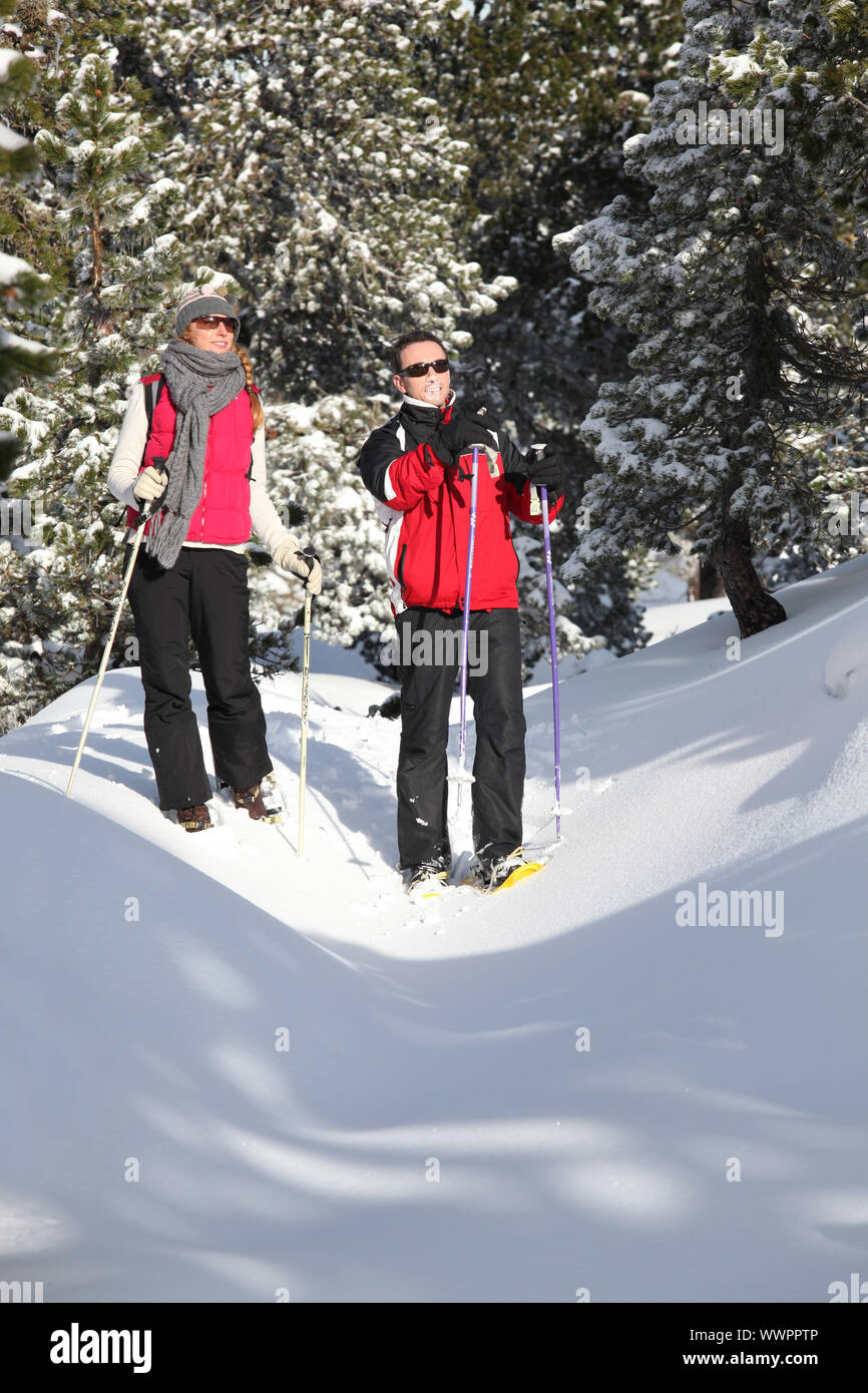 Dating couple skiing hi-res stock photography and images - Alamy