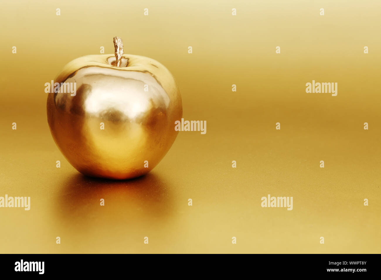 gold apple on gold background Stock Photo - Alamy