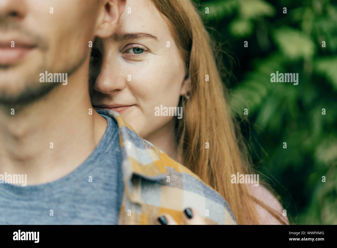 Beautiful woman from behind hi-res stock photography and images - Alamy