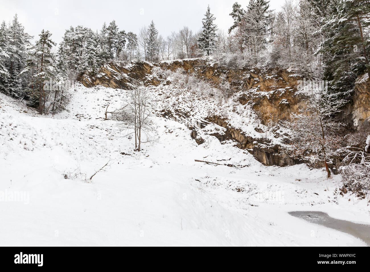 Slate quarry in snow hi-res stock photography and images - Alamy
