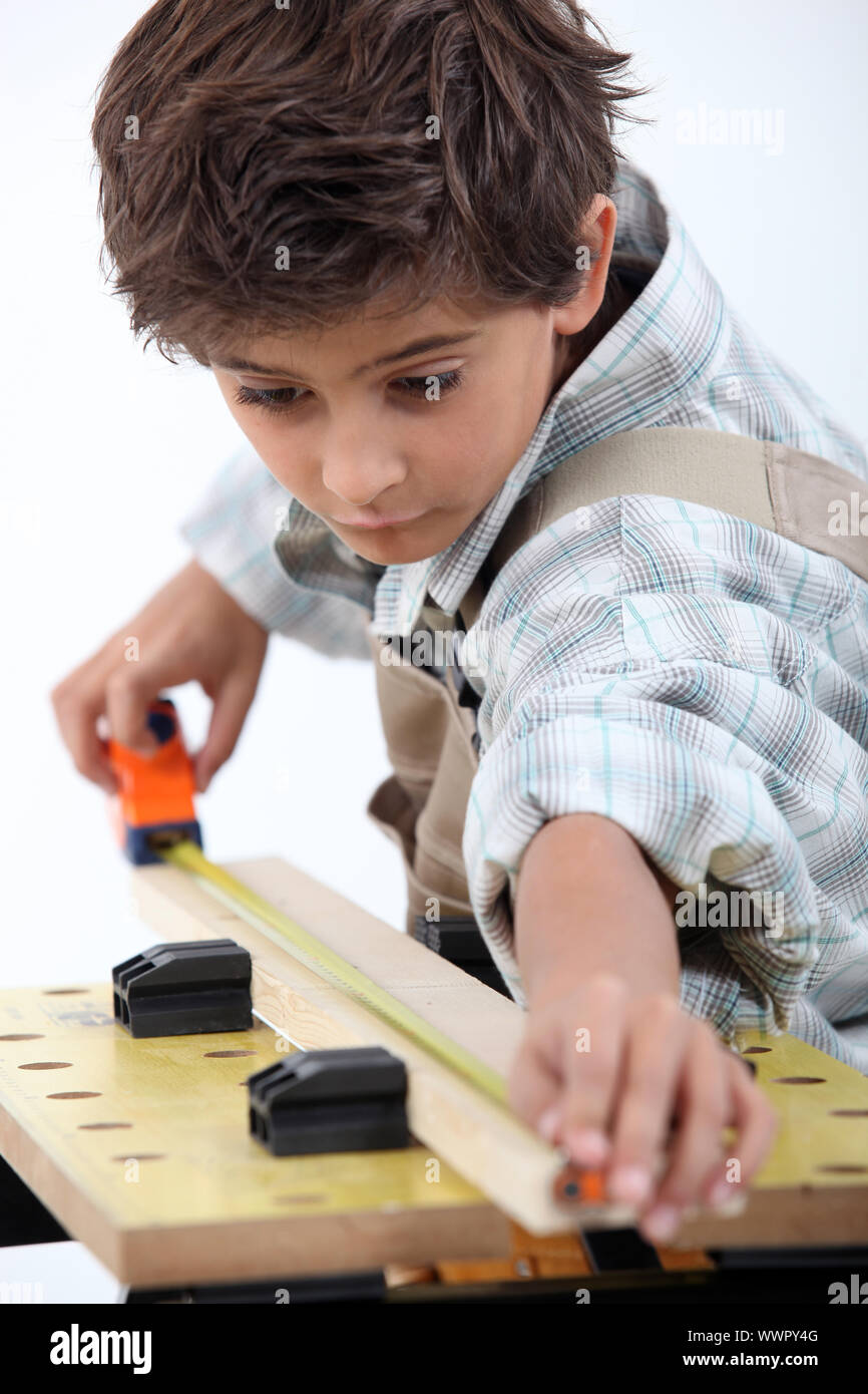 Child help build 6 hi-res stock photography and images - Alamy