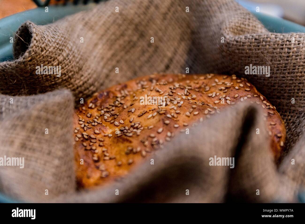 bread in rustic blanket close up Stock Photo - Alamy