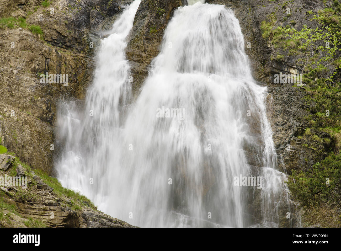 Cascade mountain waterfall hi-res stock photography and images - Alamy