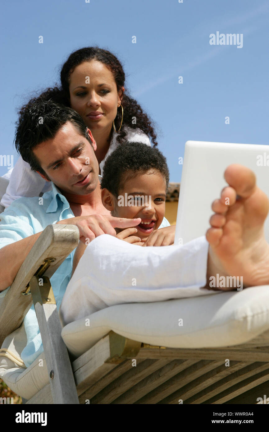 Family gathered around computer hi-res stock photography and images - Alamy