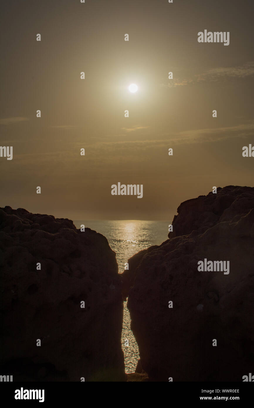 Moonlight beach couple hi-res stock photography and images - Alamy