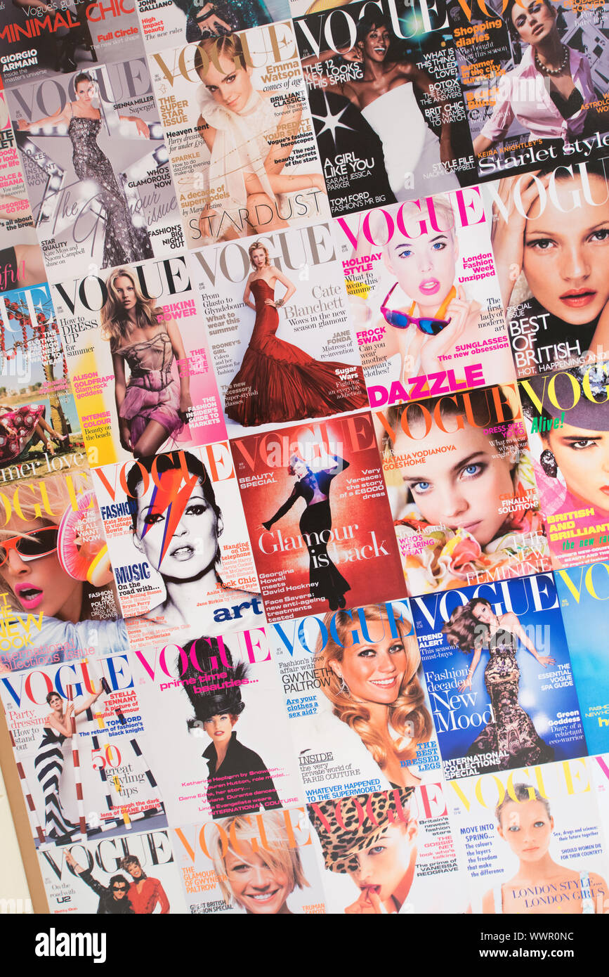 Vintage vogue magazine cover hi-res stock photography and images - Alamy