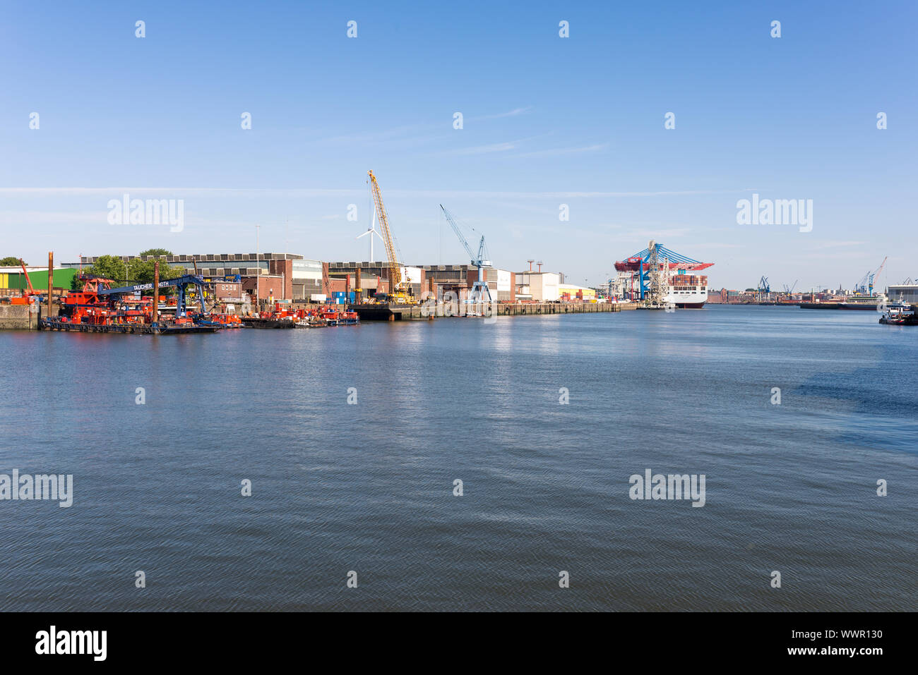 Important international port hi-res stock photography and images - Alamy