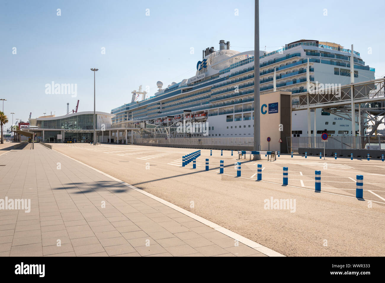 Cruise ship exterior hi-res stock photography and images - Alamy