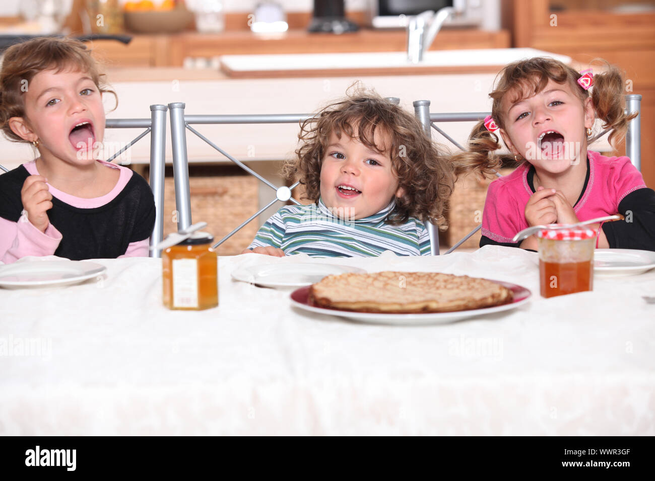 children eating a pie Stock Photo - Alamy