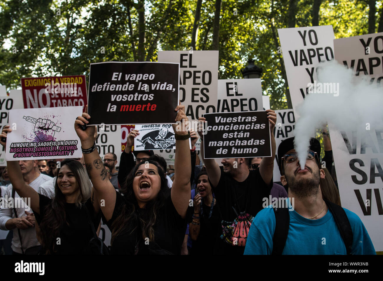 Tobacco protest hi-res stock photography and images - Alamy