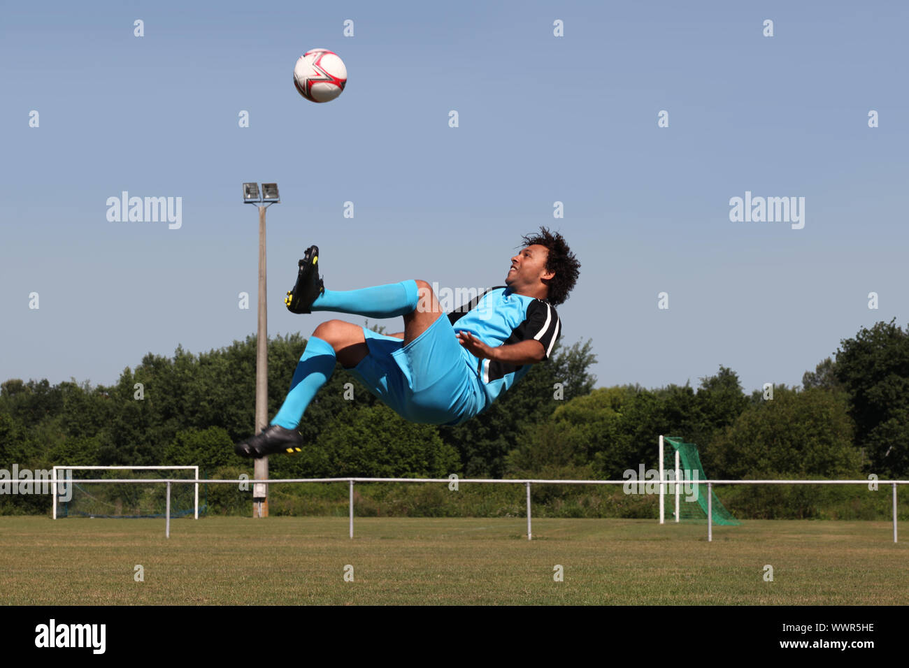Footballer kicking ball High Resolution Stock Photography and Images ...