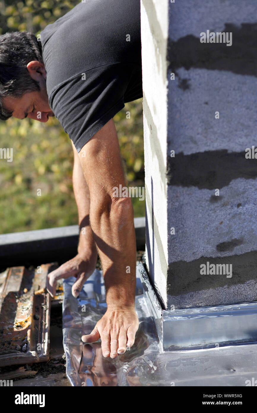 Construction worker laying down the base of a column Stock Photo - Alamy