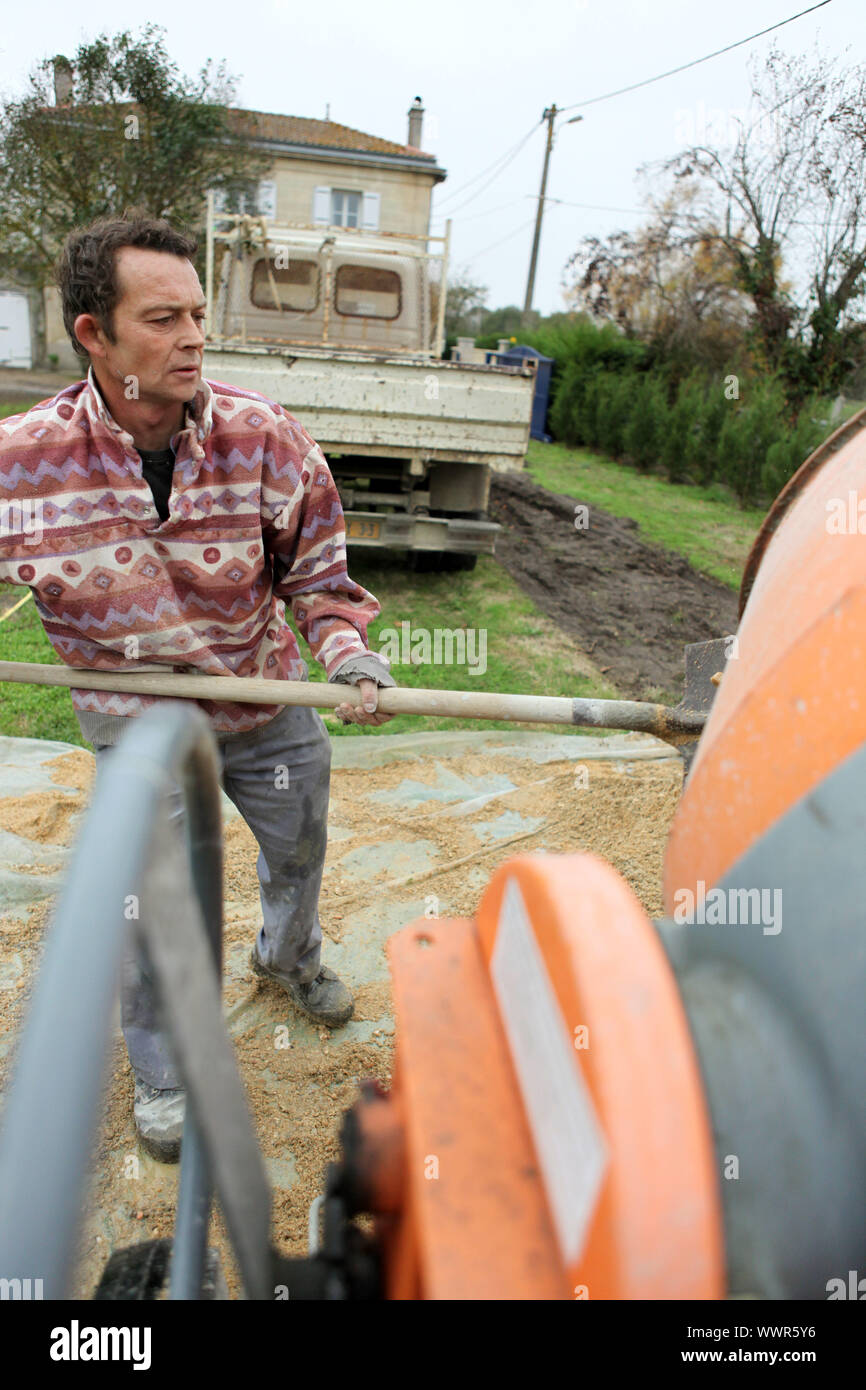Concrete mixer truck fill hi-res stock photography and images - Alamy