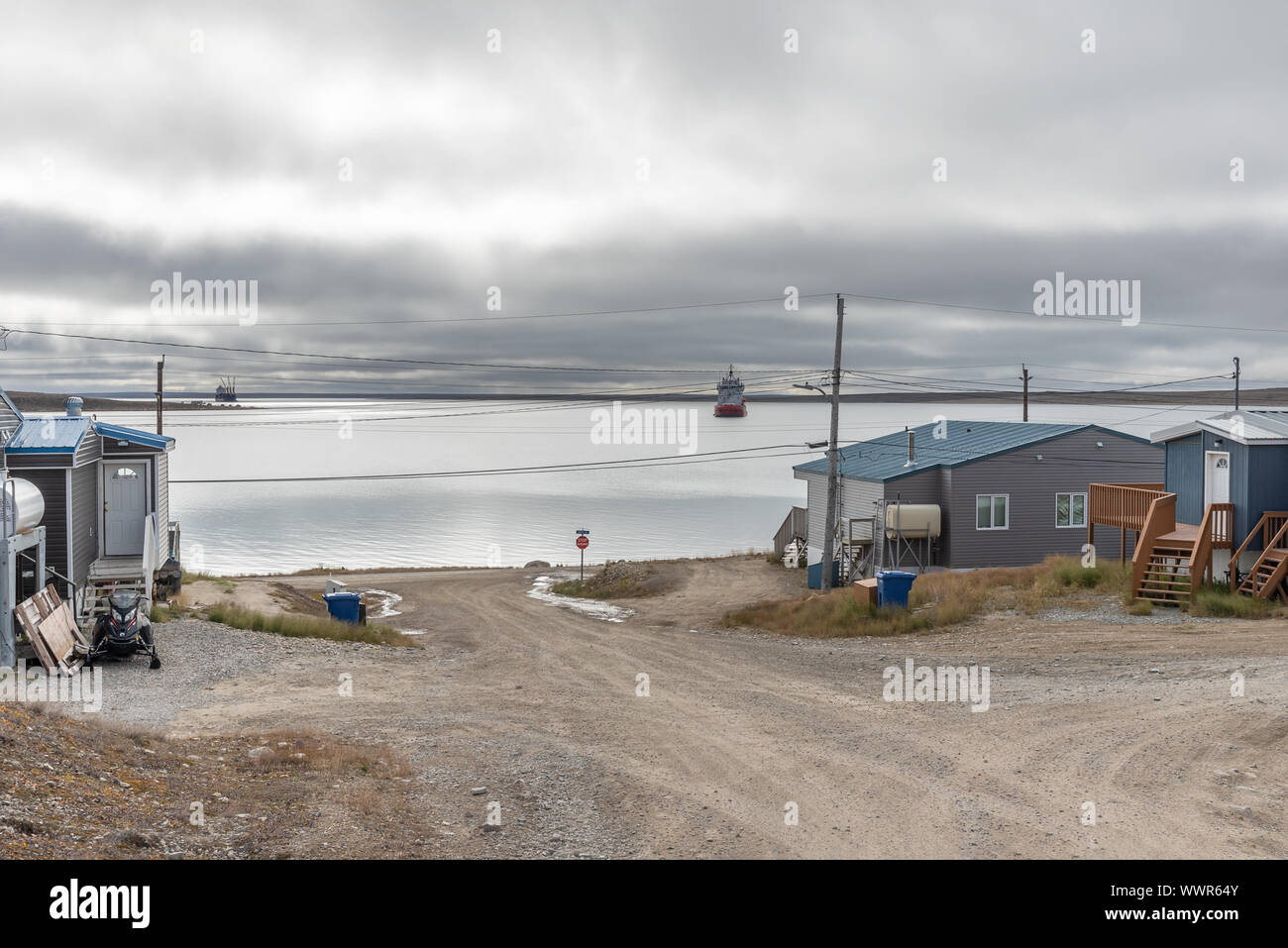 Cambridge bay nunavut ship hi-res stock photography and images - Alamy