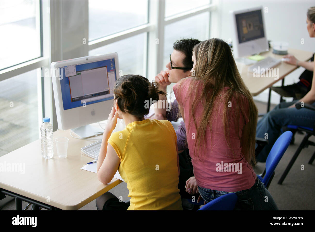 Group young people in computing hi-res stock photography and images - Alamy
