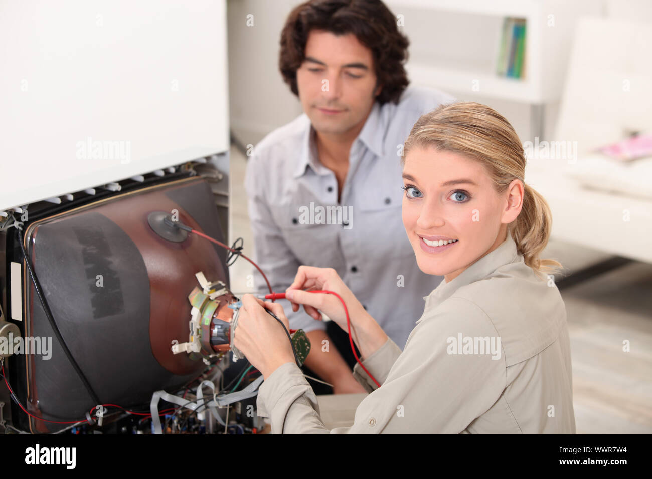 Fixing a tv hi-res stock photography and images - Alamy