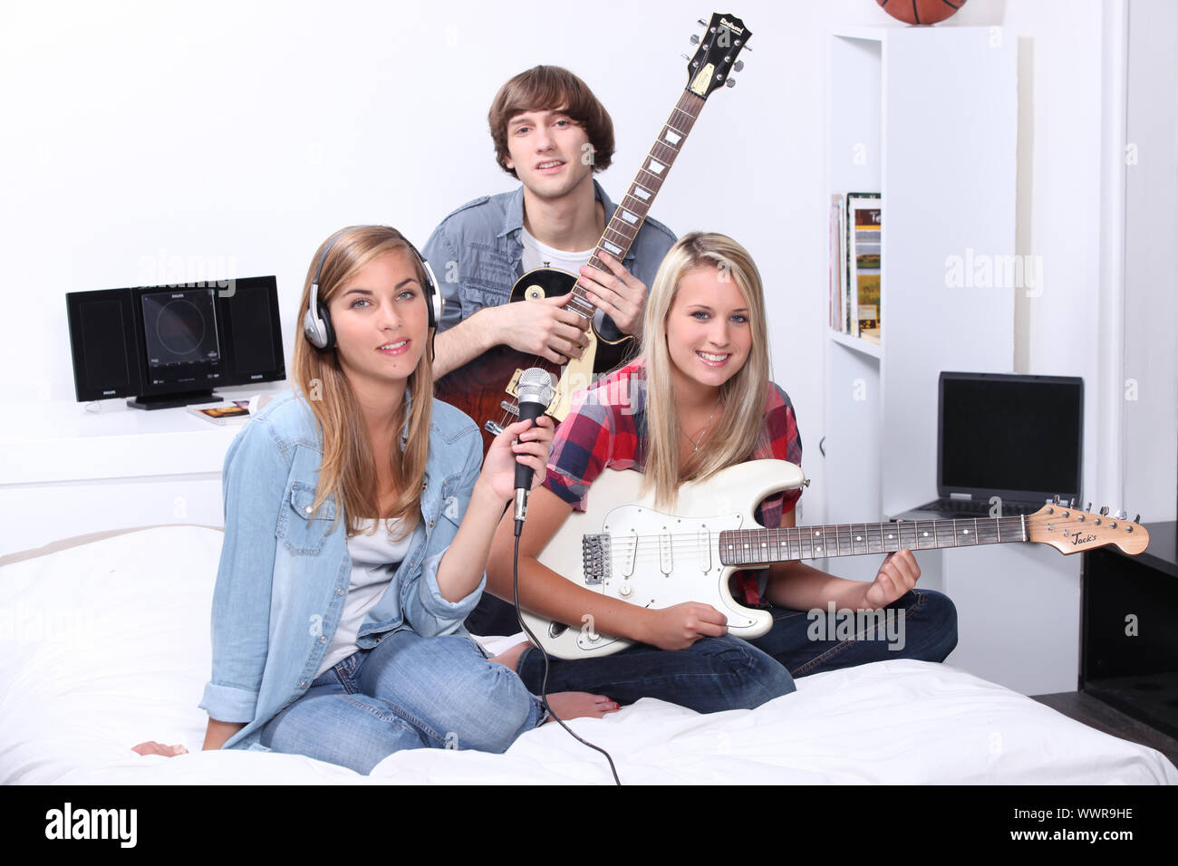 Teenage musicians hi-res stock photography and images - Alamy