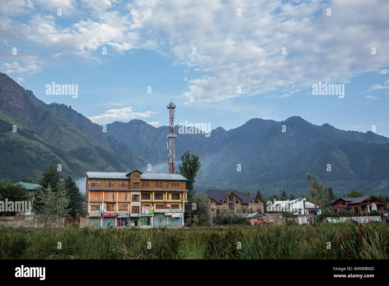 India kashmir srinagar town wooden hi-res stock photography and images ...