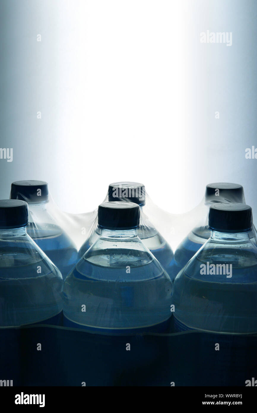 Bottled water 6 pack hi-res stock photography and images - Alamy
