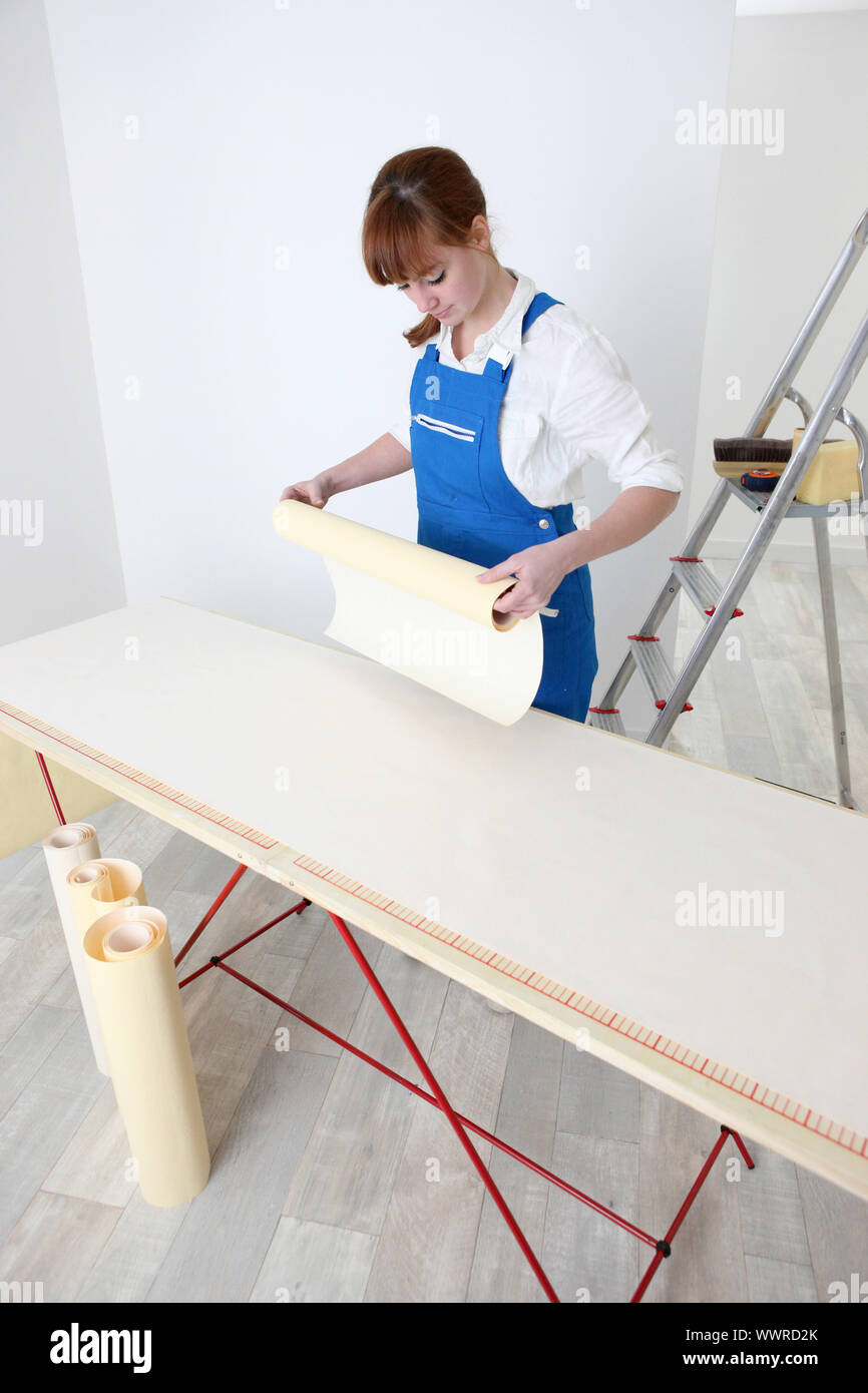 Wallpaper pasting hi-res stock photography and images - Alamy