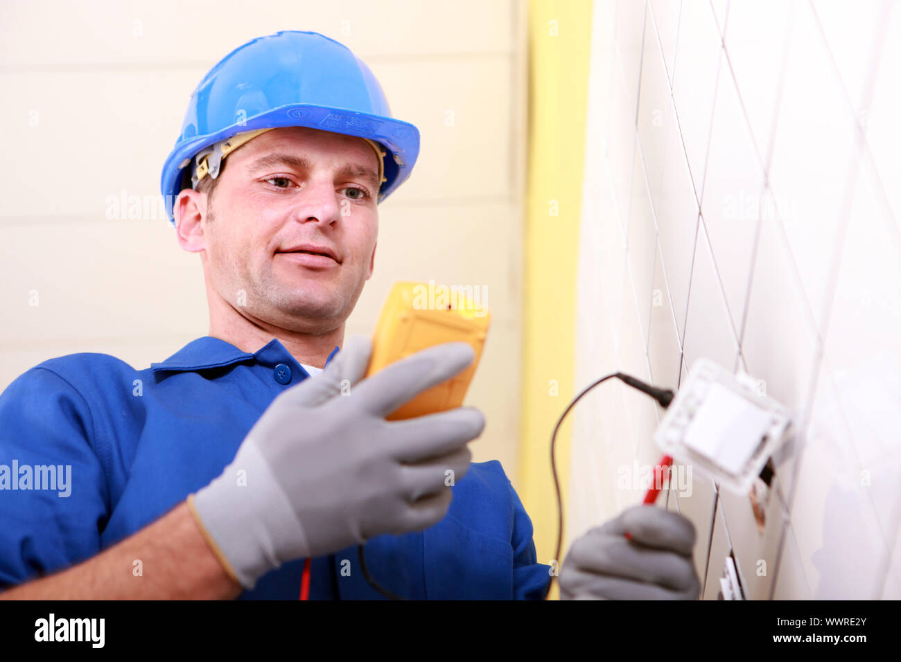 Electrician using a multimeter Stock Photo - Alamy