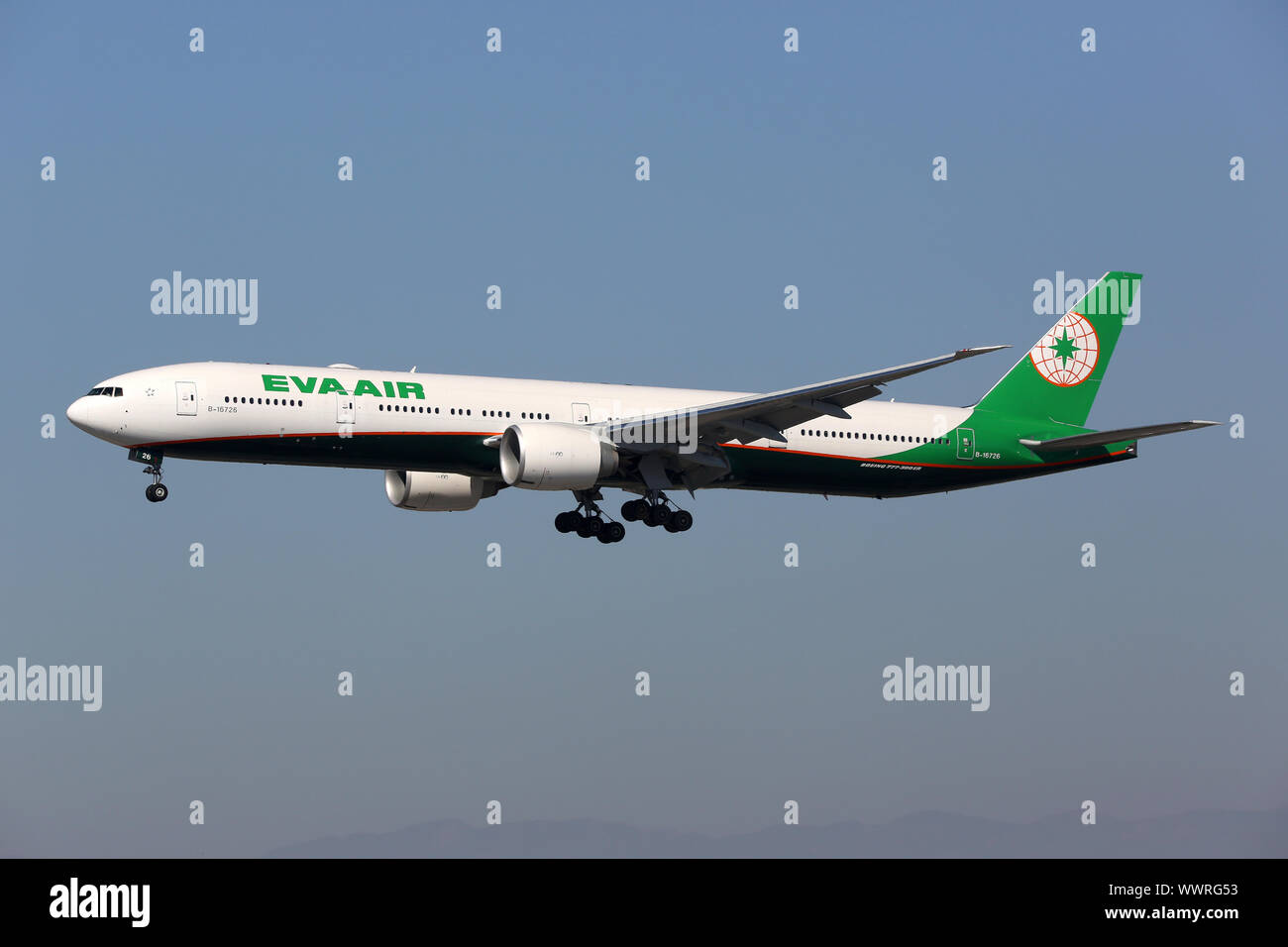 EVA Air Boeing 777-300ER Flugzeug Stock Photo - Alamy