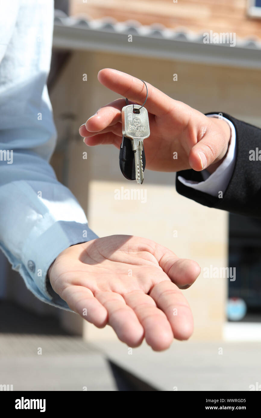 Agent handing over house keys Stock Photo - Alamy