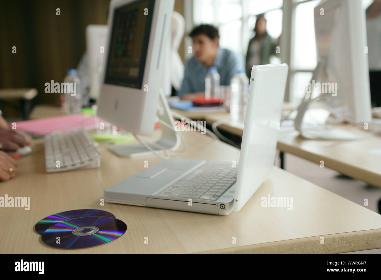 Computers in a classroom Stock Photo - Alamy