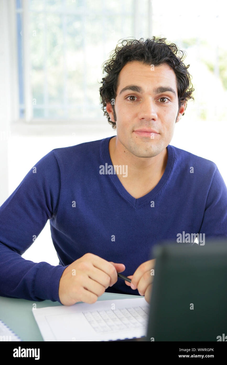 Sorting out bills hi-res stock photography and images - Alamy