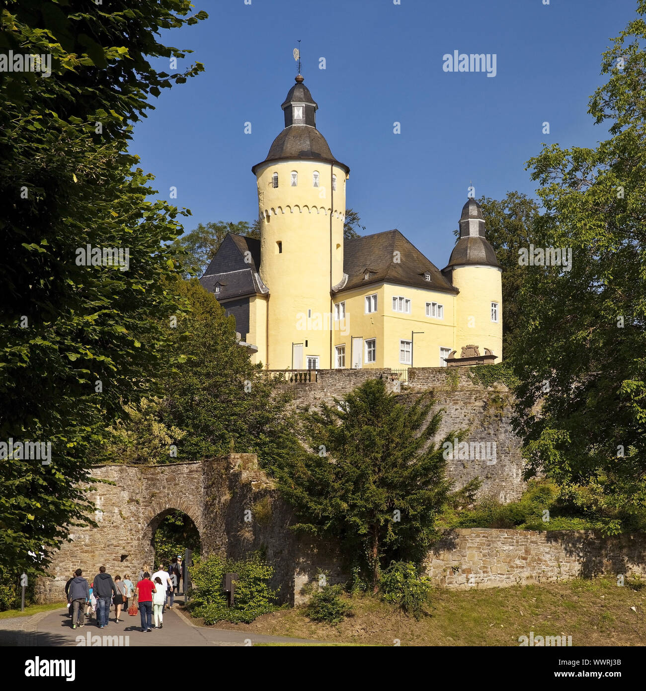 Building exteriors above hi-res stock photography and images - Alamy
