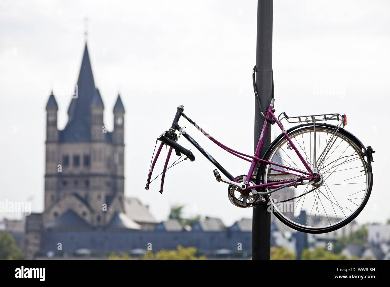 Broken front wheel hi-res stock photography and images - Alamy