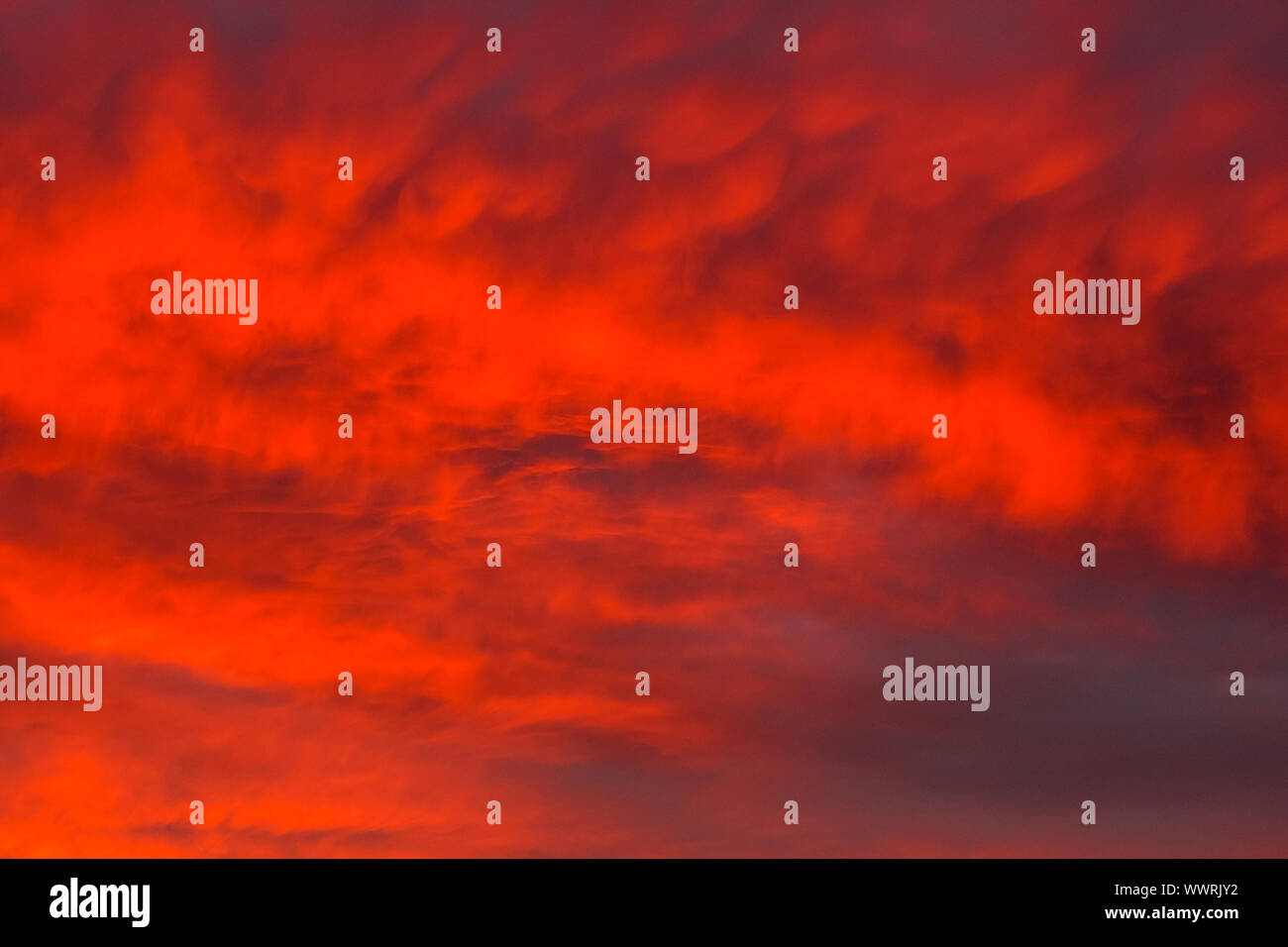 Red cloud formation hi-res stock photography and images - Alamy